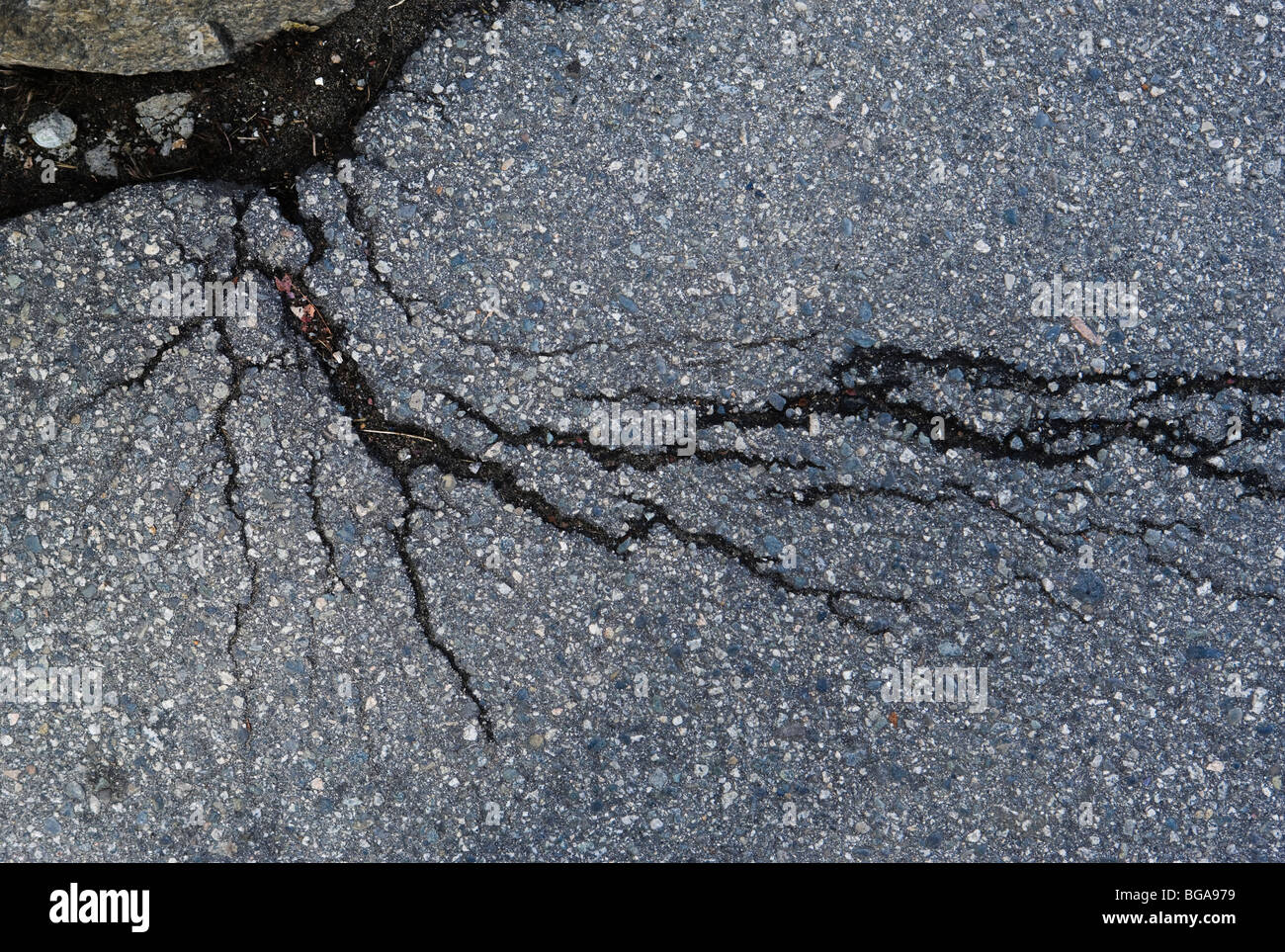 Radiating cracks hi-res stock photography and images - Alamy