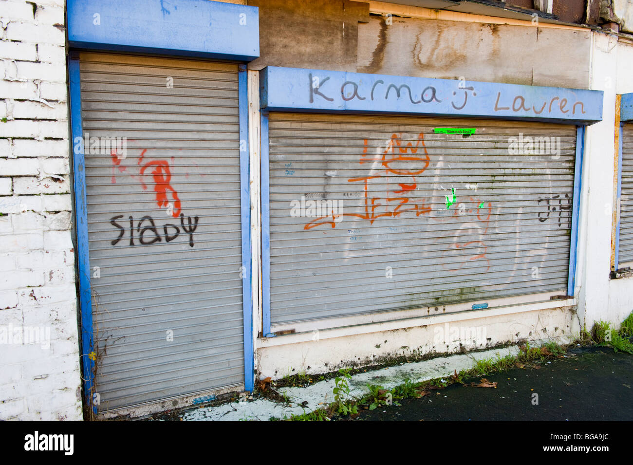 Shuttered shop hi-res stock photography and images - Alamy
