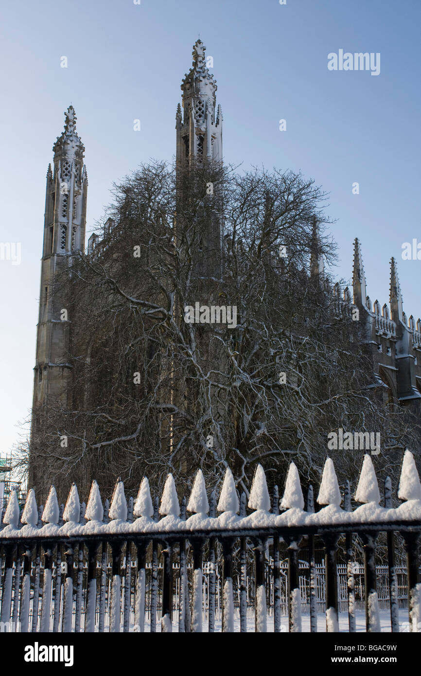 King's College Chapel, Cambridge winter snow cambridgeshire england ...