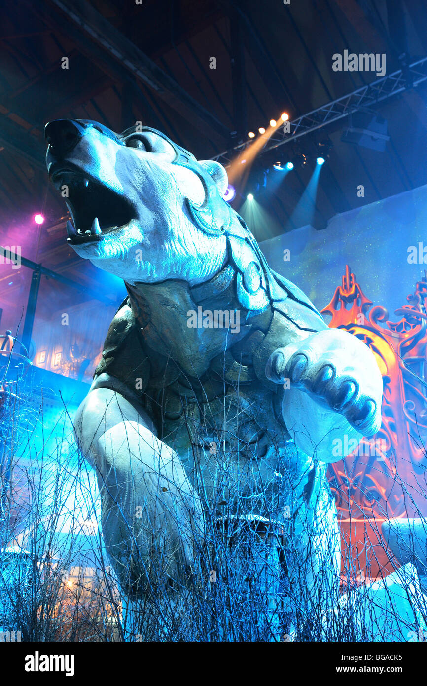 Golden compass premiere hi-res stock photography and images - Alamy