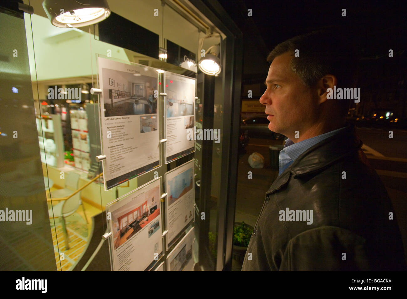 Realitor hi-res stock photography and images - Alamy