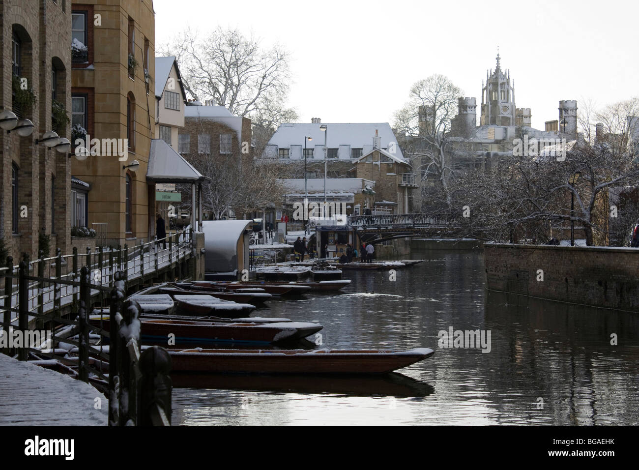 Dusting of snow on ice hi-res stock photography and images - Alamy
