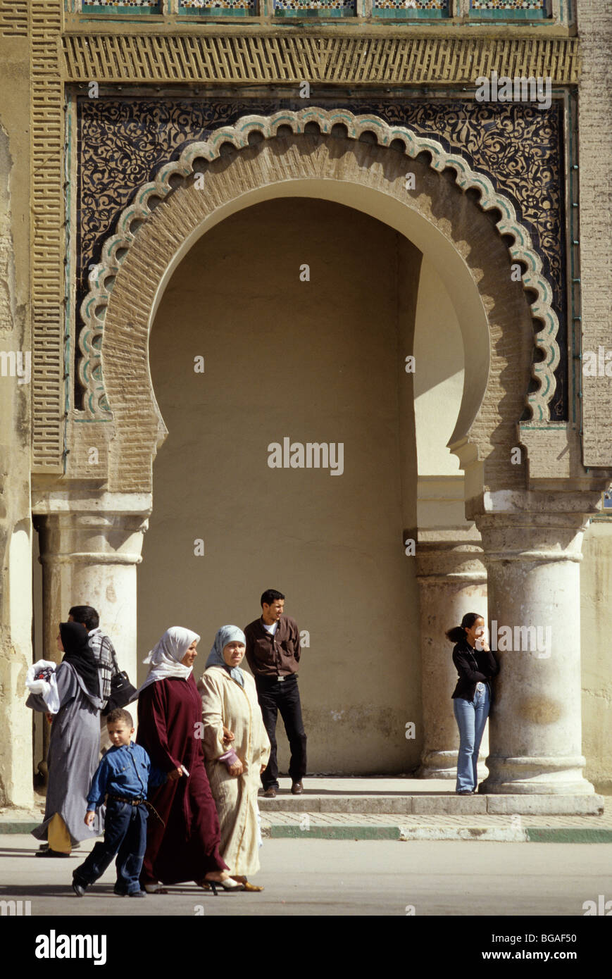 Islamic female dress hi-res stock photography and images - Alamy