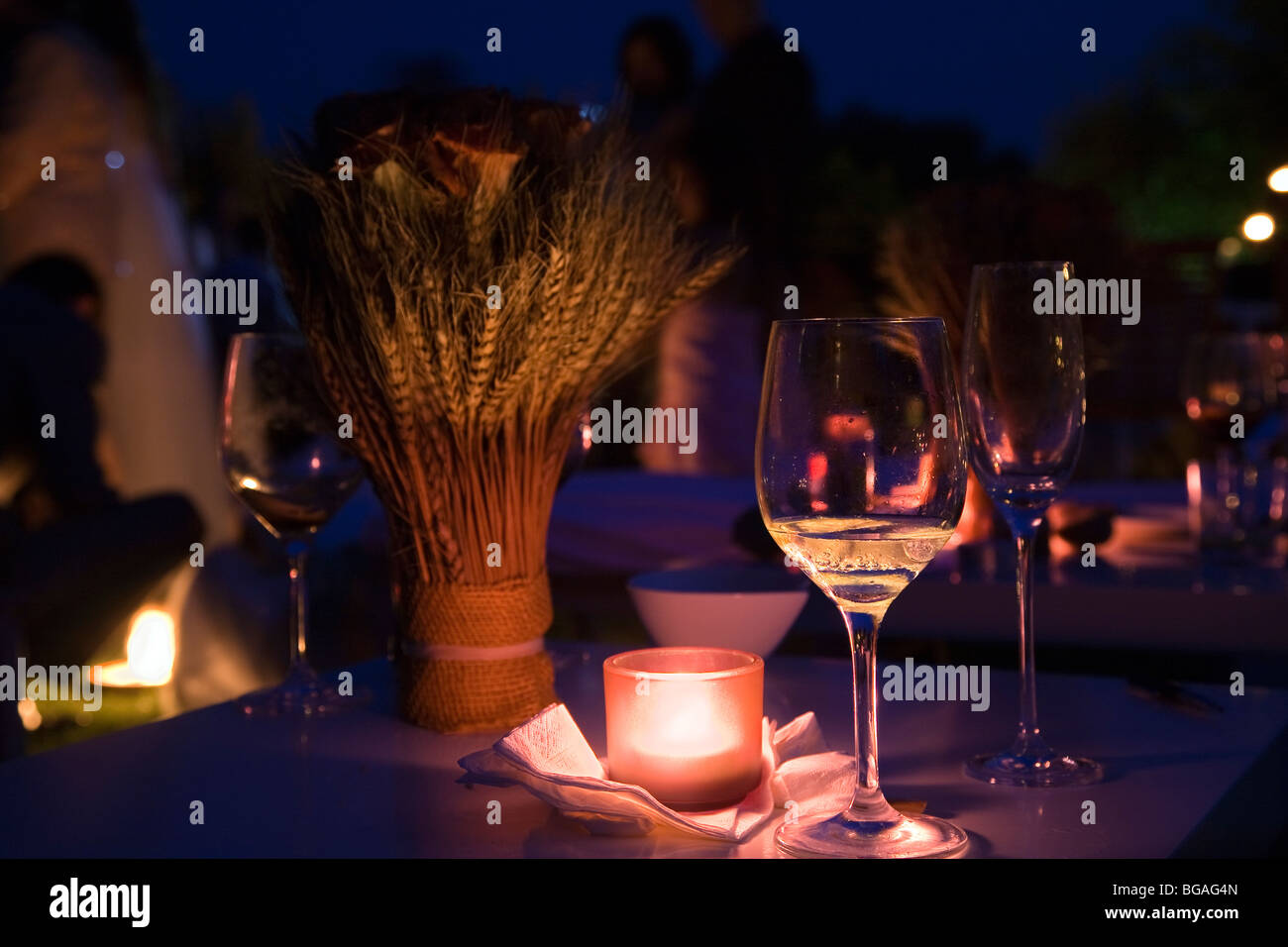 Cocktail night hi-res stock photography and images - Alamy