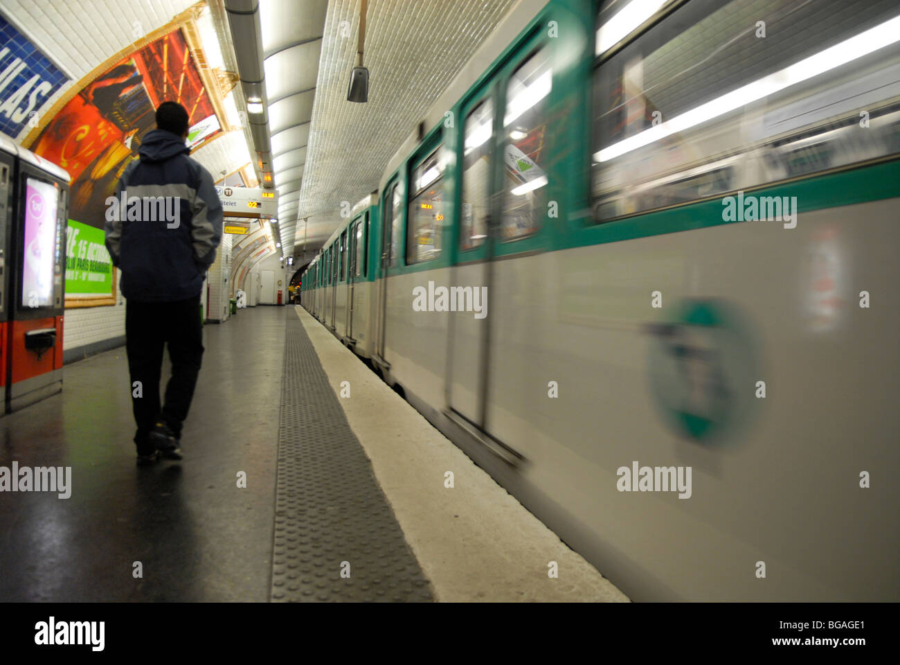 Paris subway train hi-res stock photography and images - Alamy