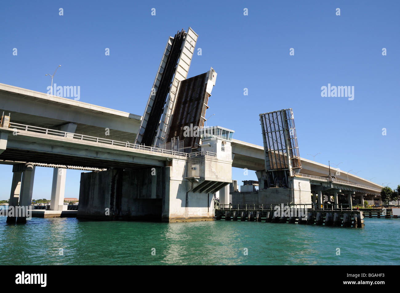 Open bridge hi-res stock photography and images - Alamy