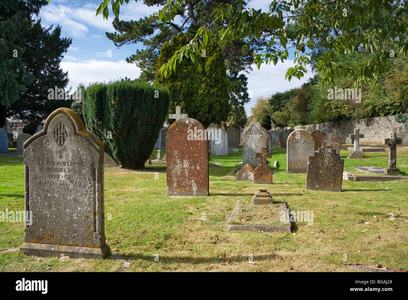 Old cemetery graveyard hi-res stock photography and images - Alamy
