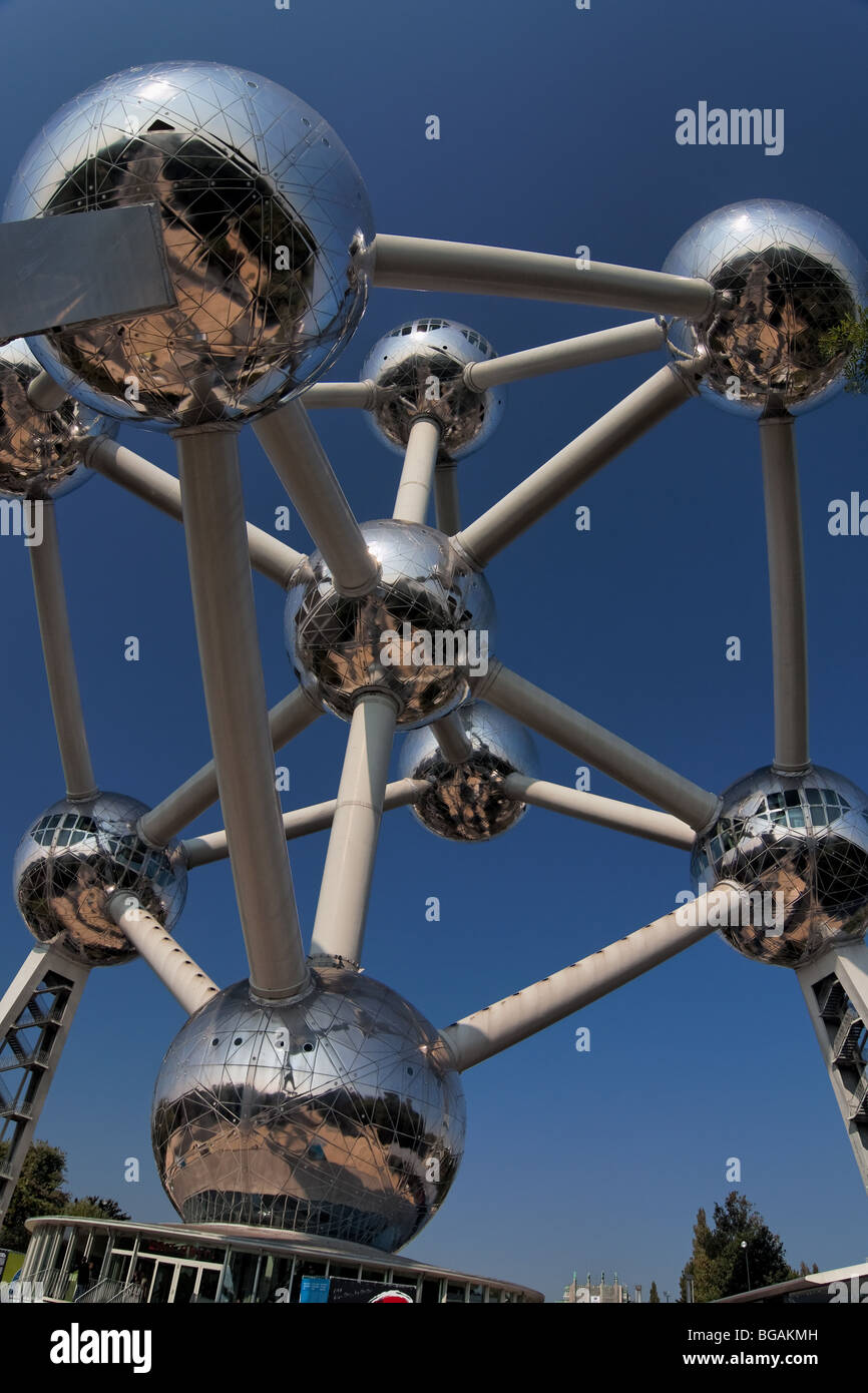 bruxelles building belgium brussels atomium art Stock Photo - Alamy