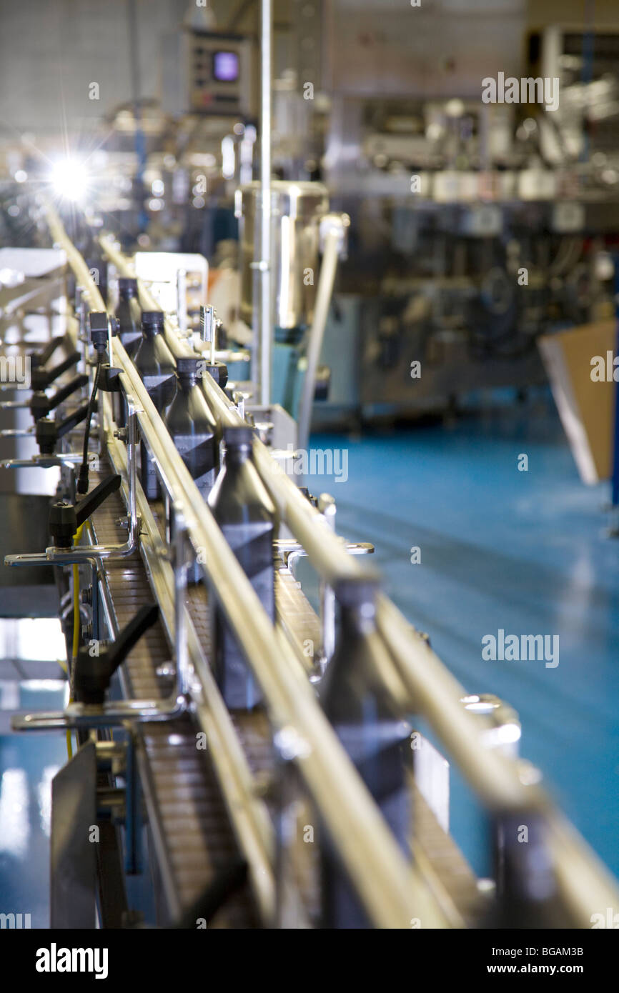 Conveyor of high-speed fill line Stock Photo - Alamy