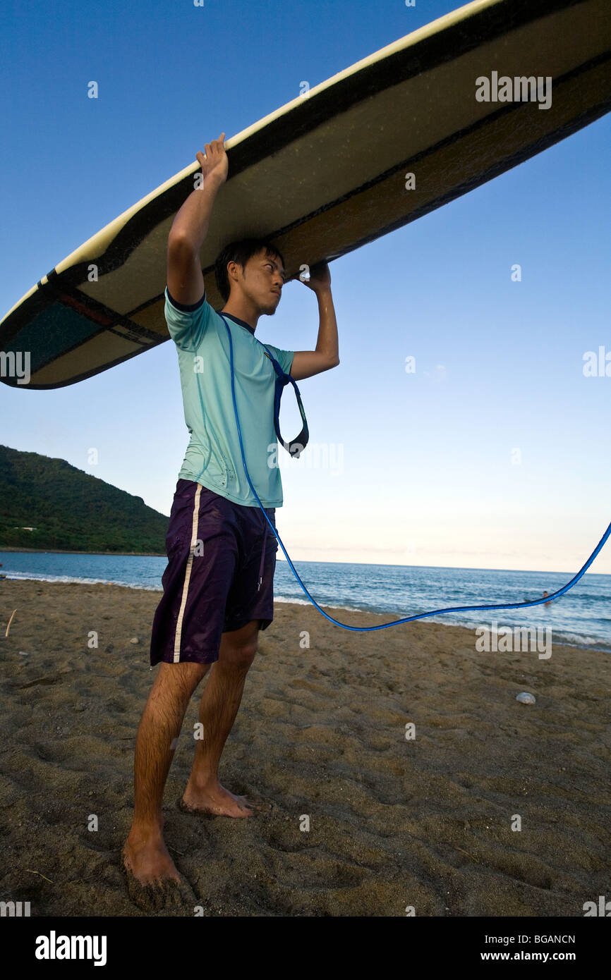 China, Taiwan, Kenting. Chinese surfer, at beach Stock Photo - Alamy