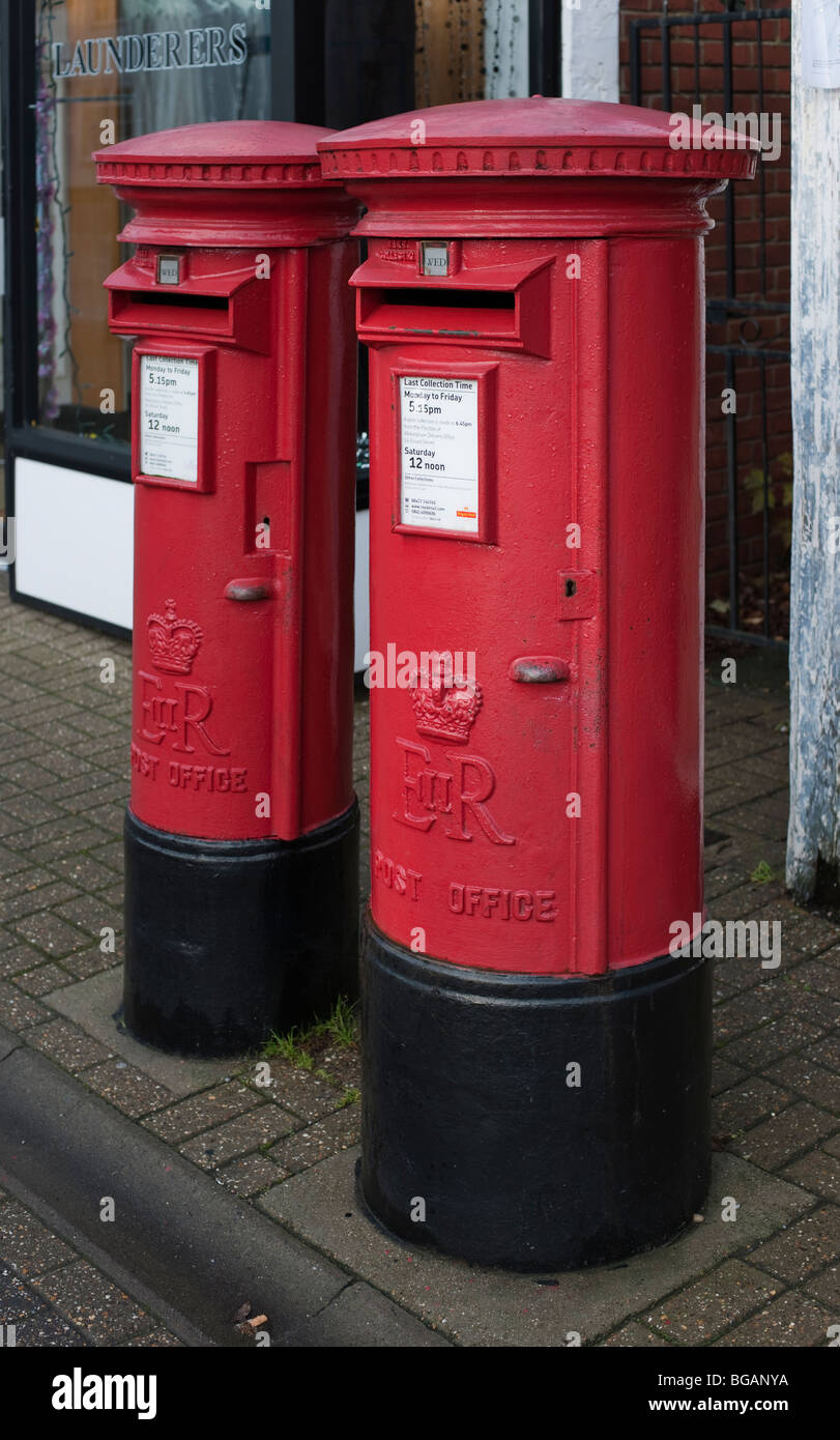 Royal mail post boxes hi-res stock photography and images - Alamy