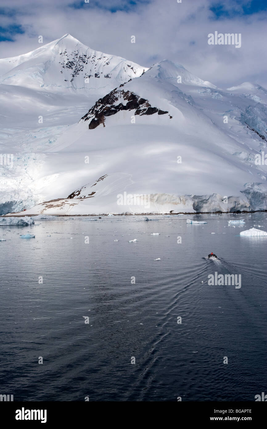 Zodiac landing hi-res stock photography and images - Alamy