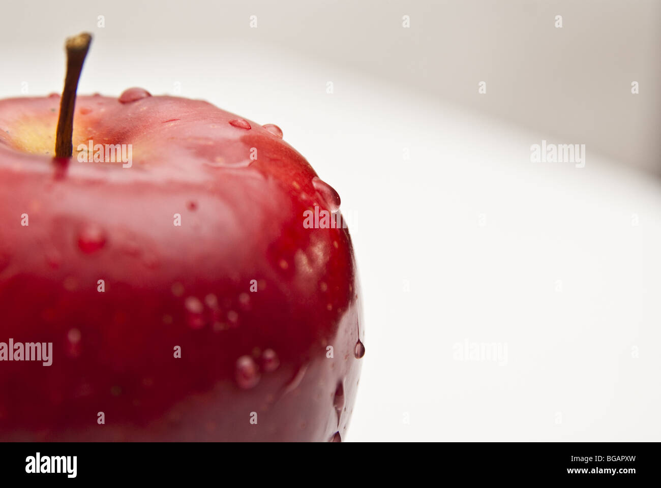 fresh single apple isolated on white background Stock Photo - Alamy