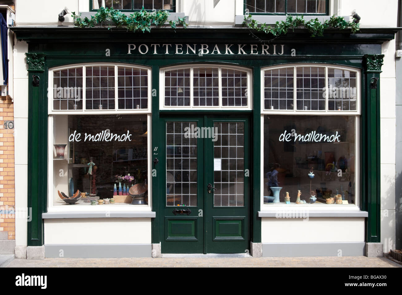 Traditional blue and white pottery store in Delft, Zuid, Holland Stock ...