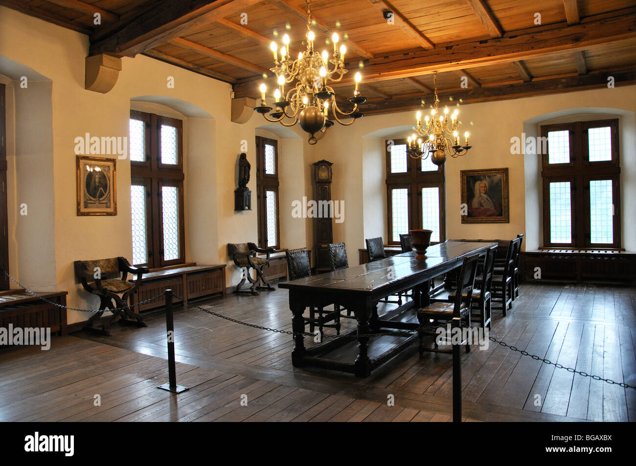 Medieval castle dining room hi-res stock photography and images - Alamy