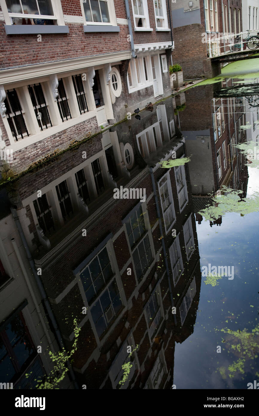 Delft, Zuid. Old town canal with dirty waters Stock Photo - Alamy
