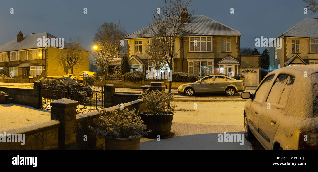 Suburban street night hi-res stock photography and images - Alamy