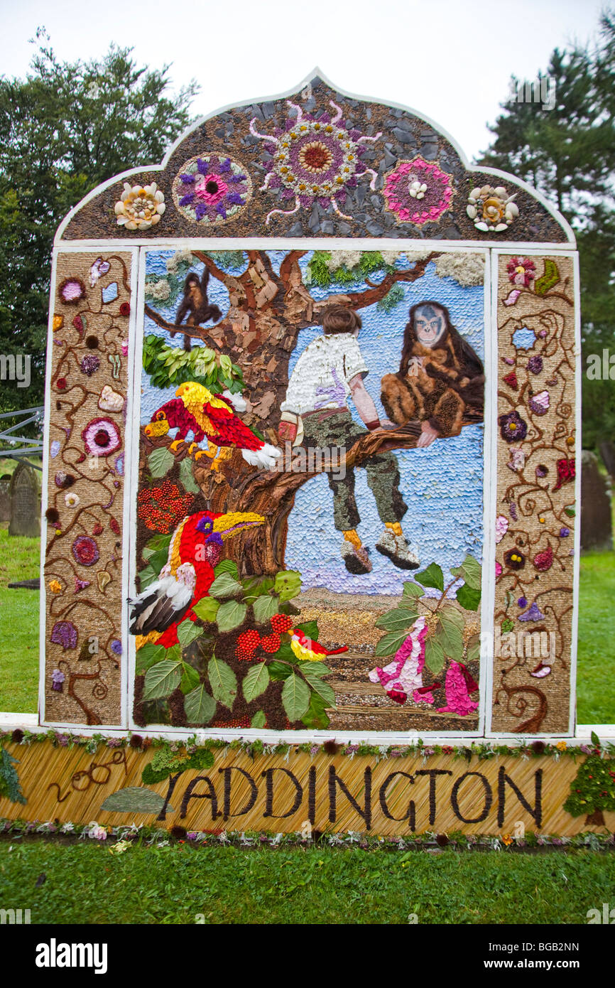 Well dressing festival, Taddington, Derbyshire. Plaque made from petals ...