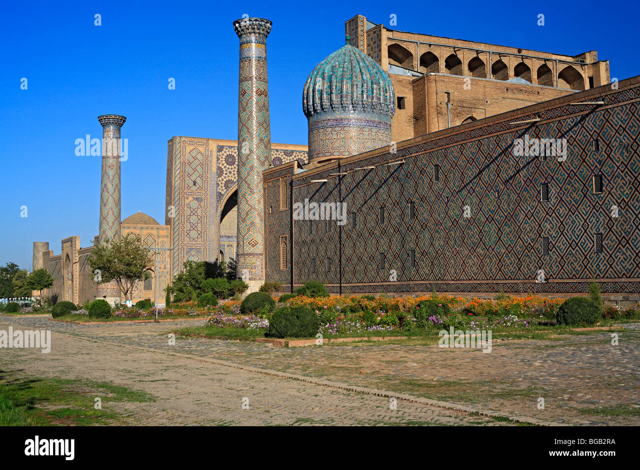 The Sher-Dor Madrasah, Registan Square, Samarkand, Uzbekistan Stock ...