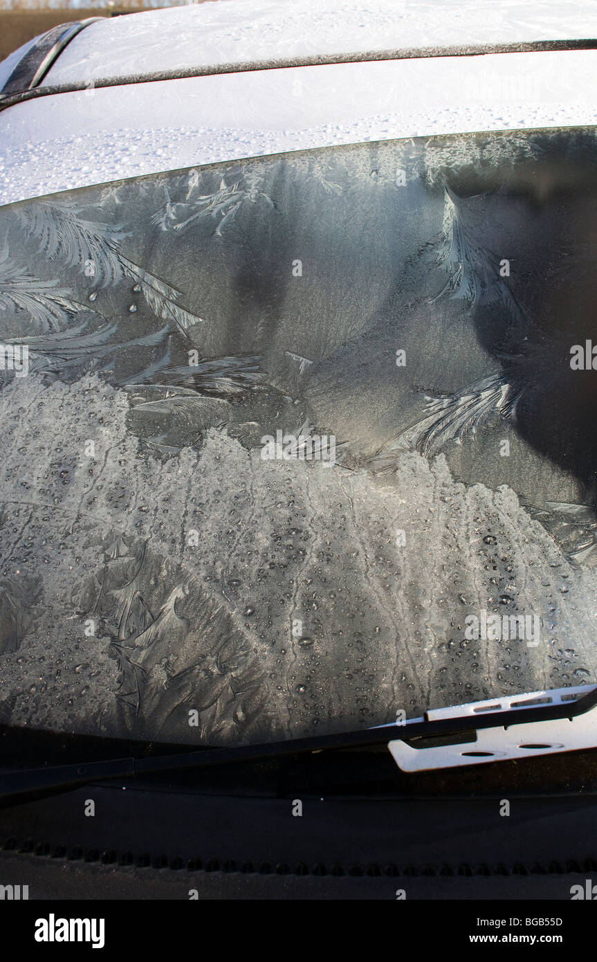 Frozen car windscreenfrozen car windscreen hi-res stock photography and ...