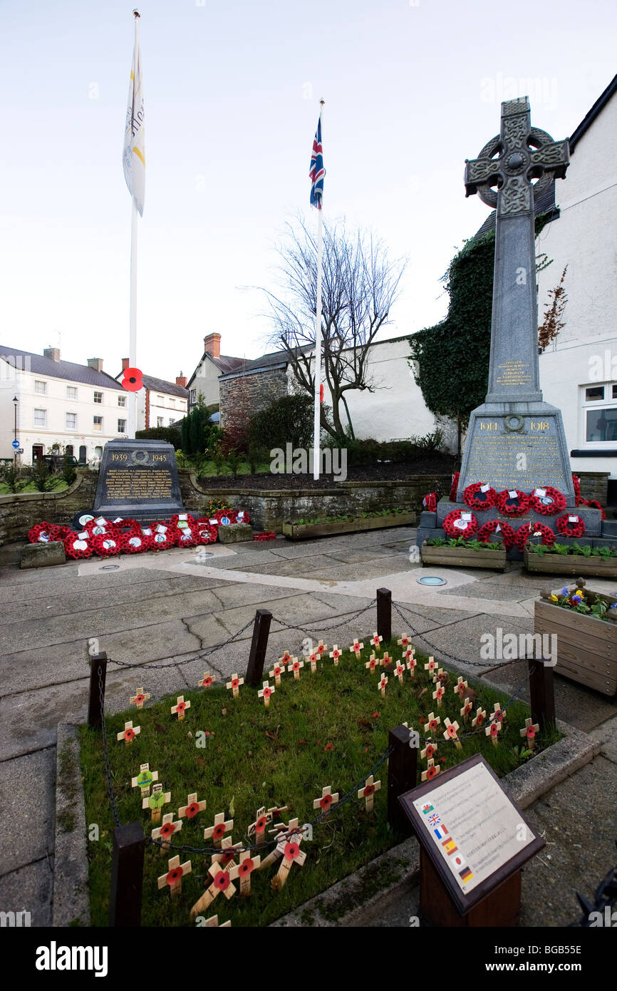 War memorial on remembrance Sunday Stock Photo - Alamy