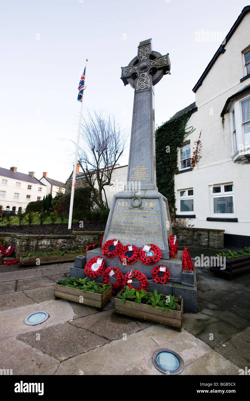 War memorial on remembrance Sunday Stock Photo - Alamy