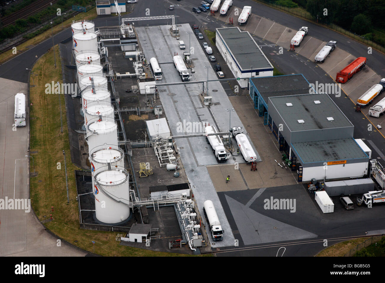 Aviation fuel storage tanks hi-res stock photography and images - Alamy