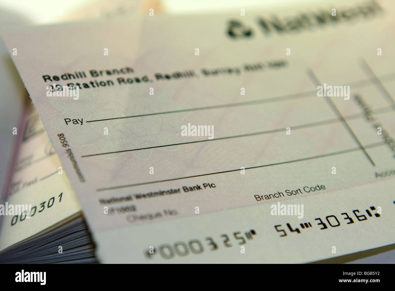 Blank cheque hi-res stock photography and images - Alamy