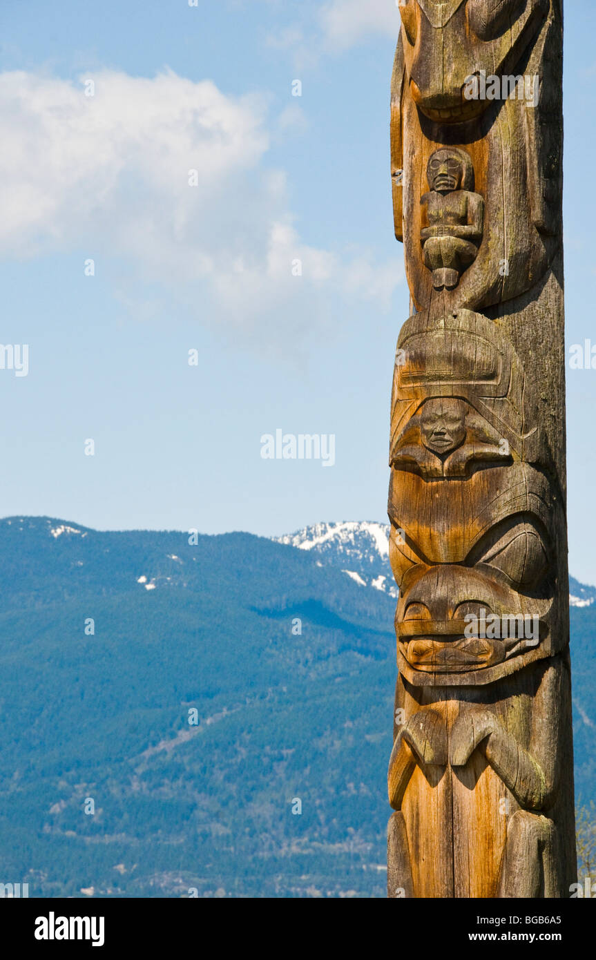 Aboriginal totem poles hi-res stock photography and images - Alamy