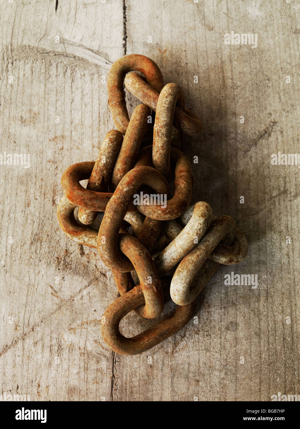 Broken rusty chain hi-res stock photography and images - Alamy