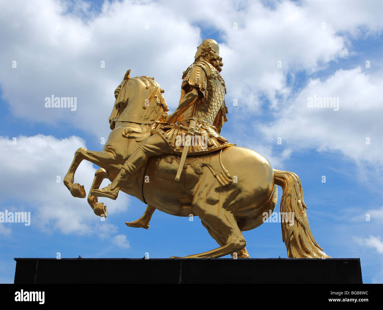 Goldener hi-res stock photography and images - Alamy