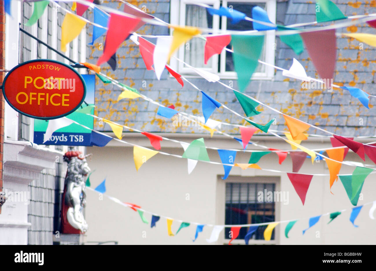 Fete bunting hi-res stock photography and images - Alamy