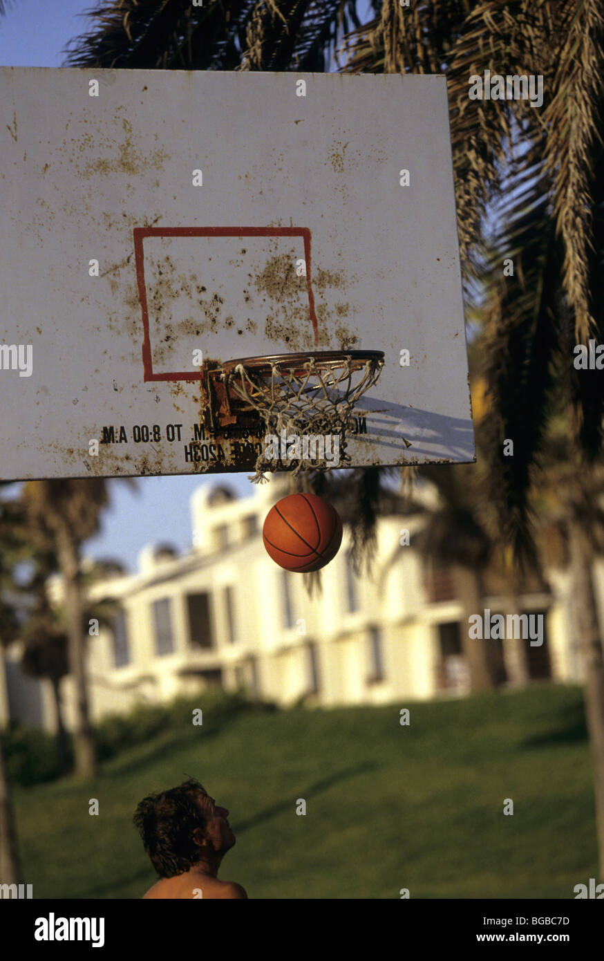 Dropping net hi-res stock photography and images - Alamy