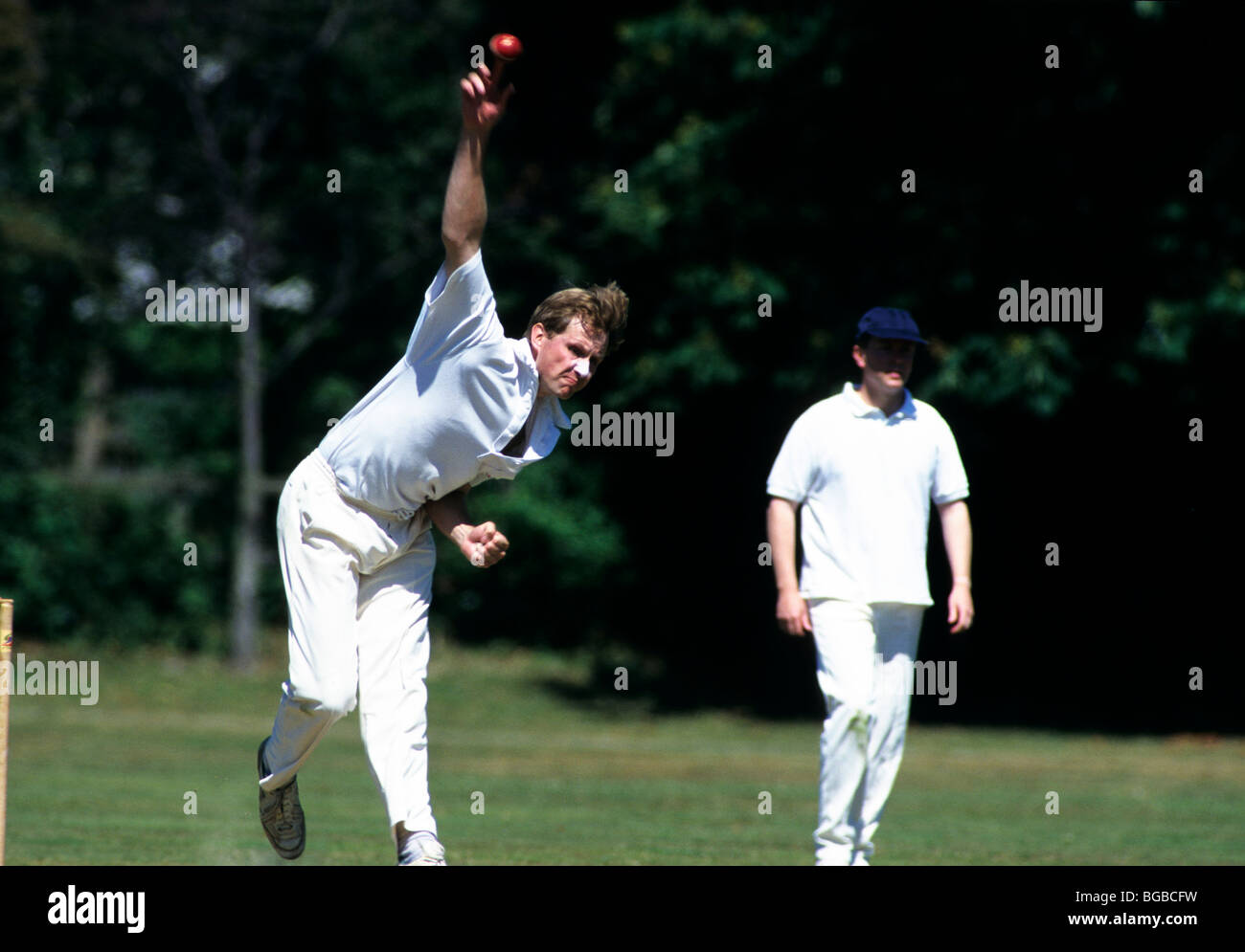 Cricket player bowls the ball Stock Photo - Alamy