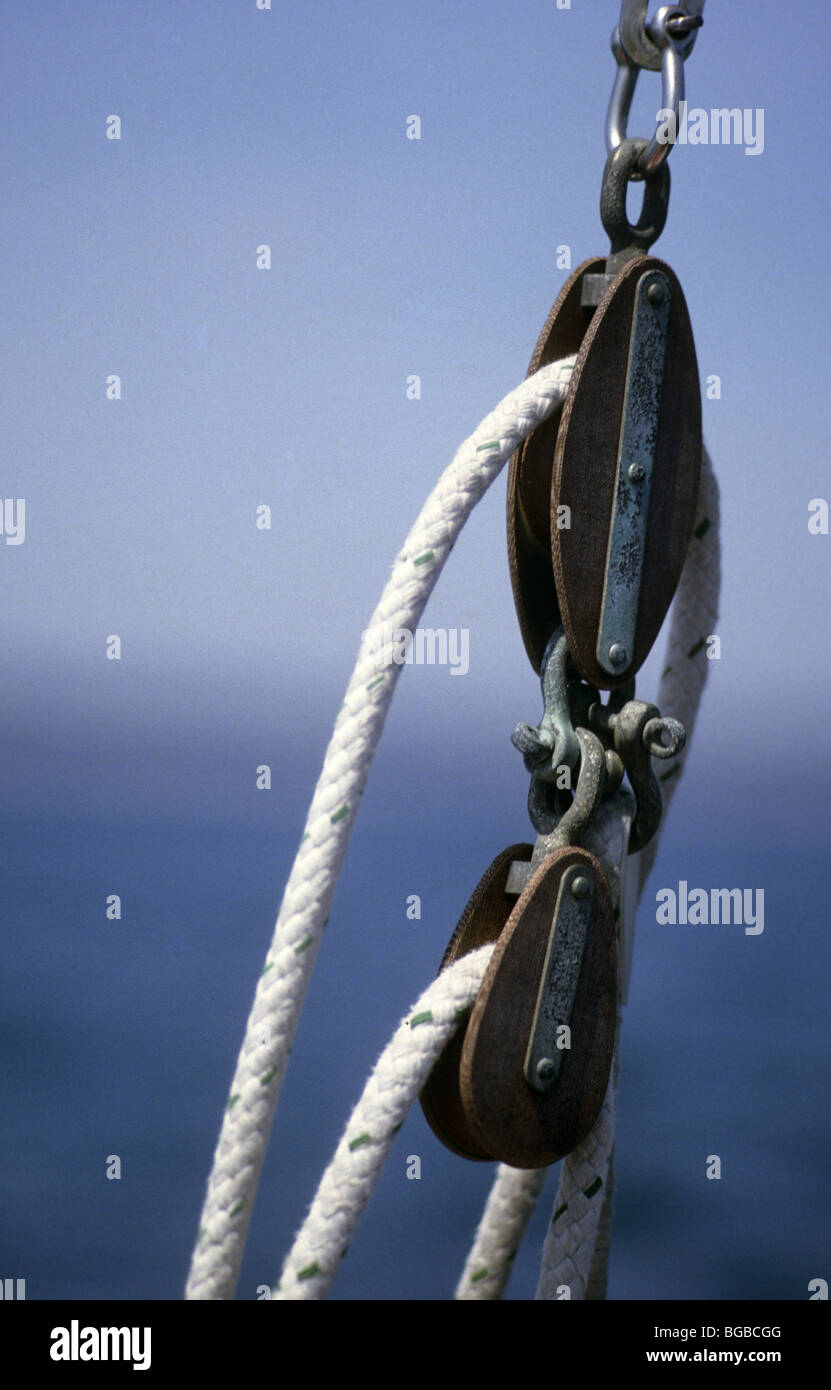 Sail boat pulley Stock Photo - Alamy