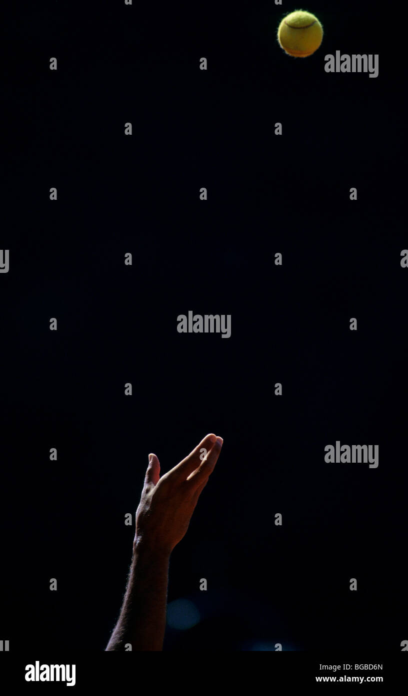 Tennis player throwing tennis ball hi-res stock photography and images ...