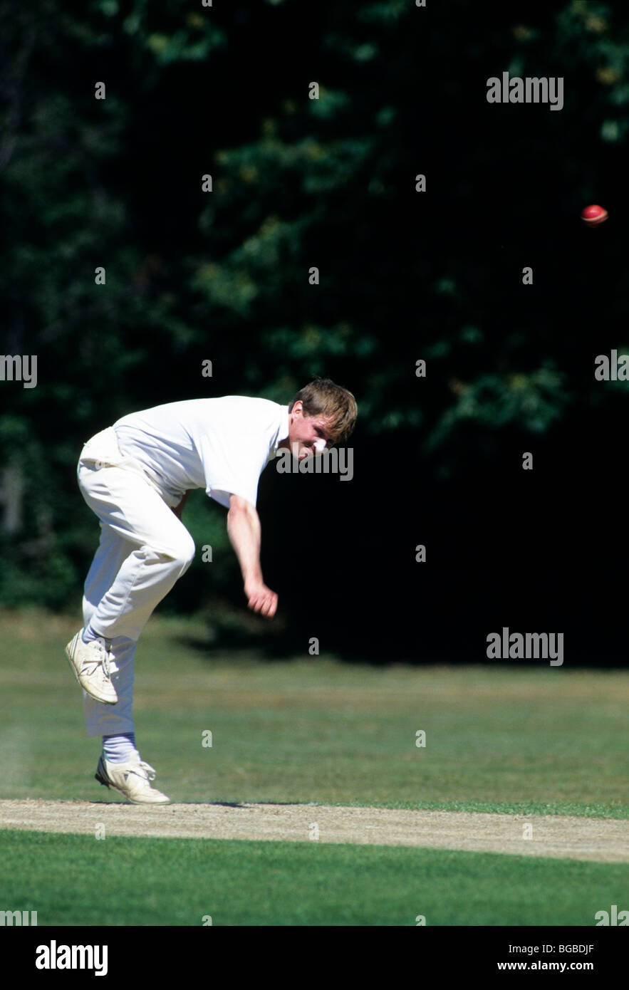 Bowling whites hi-res stock photography and images - Alamy