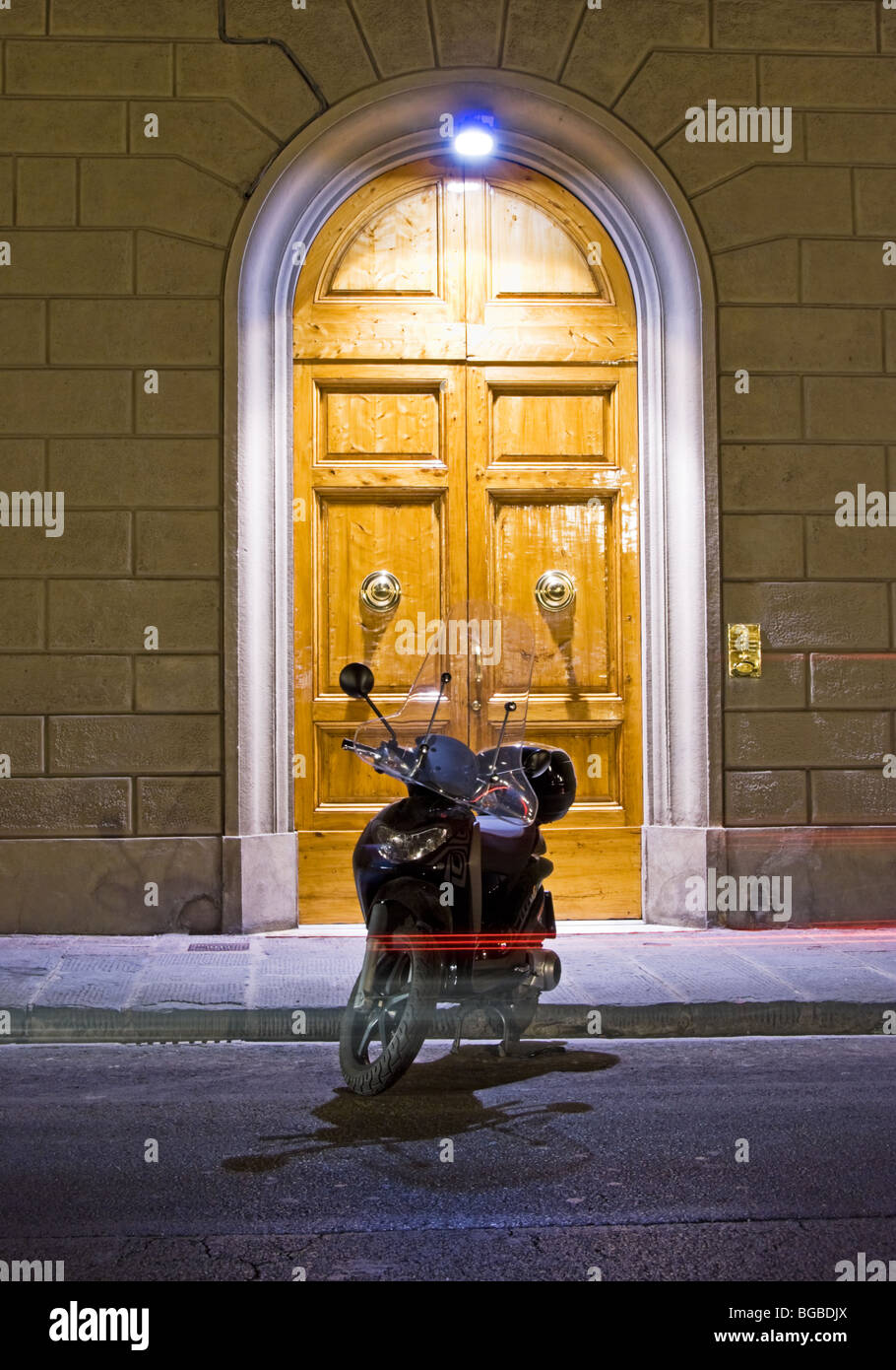Waiting for its owner Stock Photo - Alamy