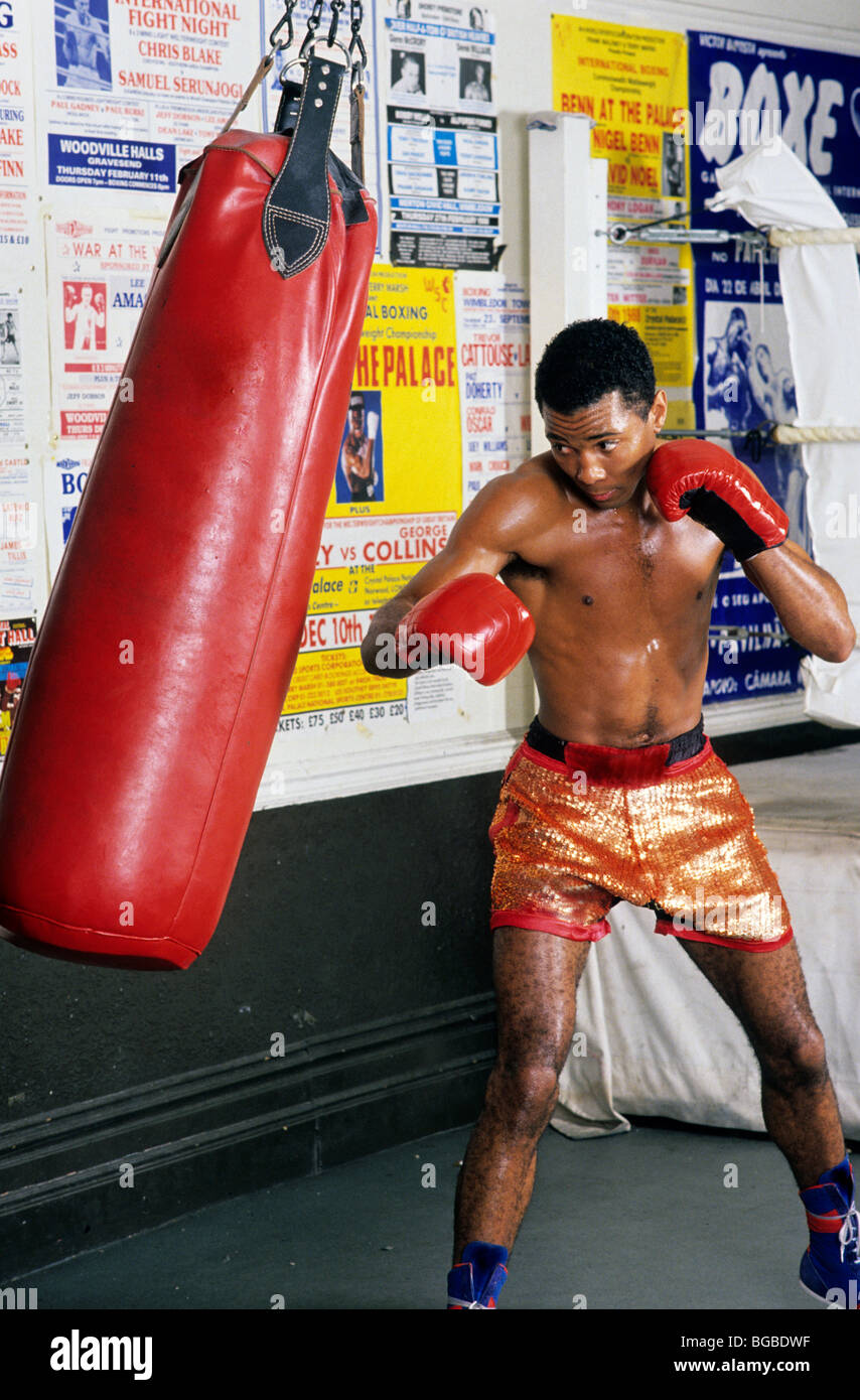 Boxer working out punching hi-res stock photography and images - Alamy