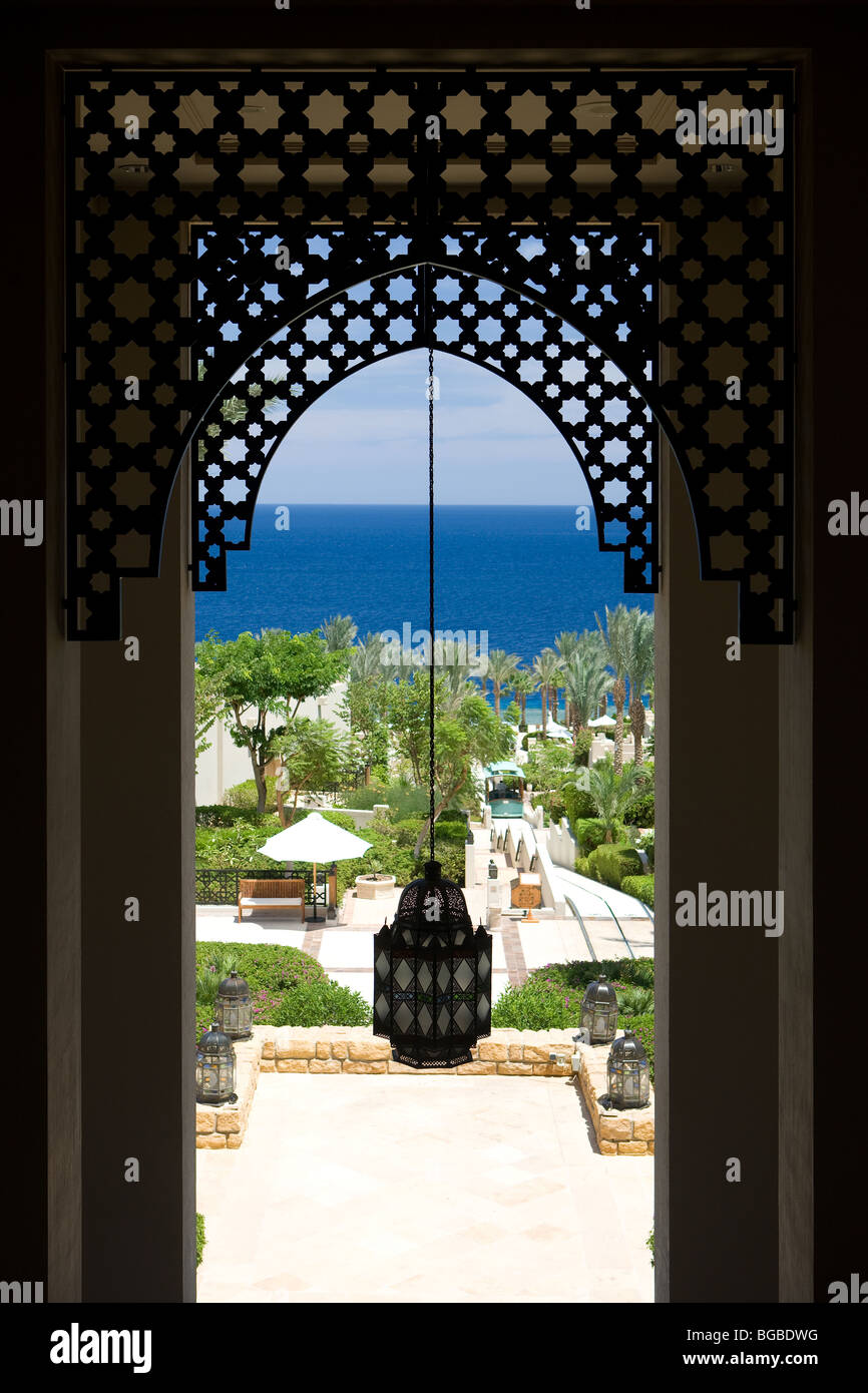 Arabic style door hi-res stock photography and images - Alamy