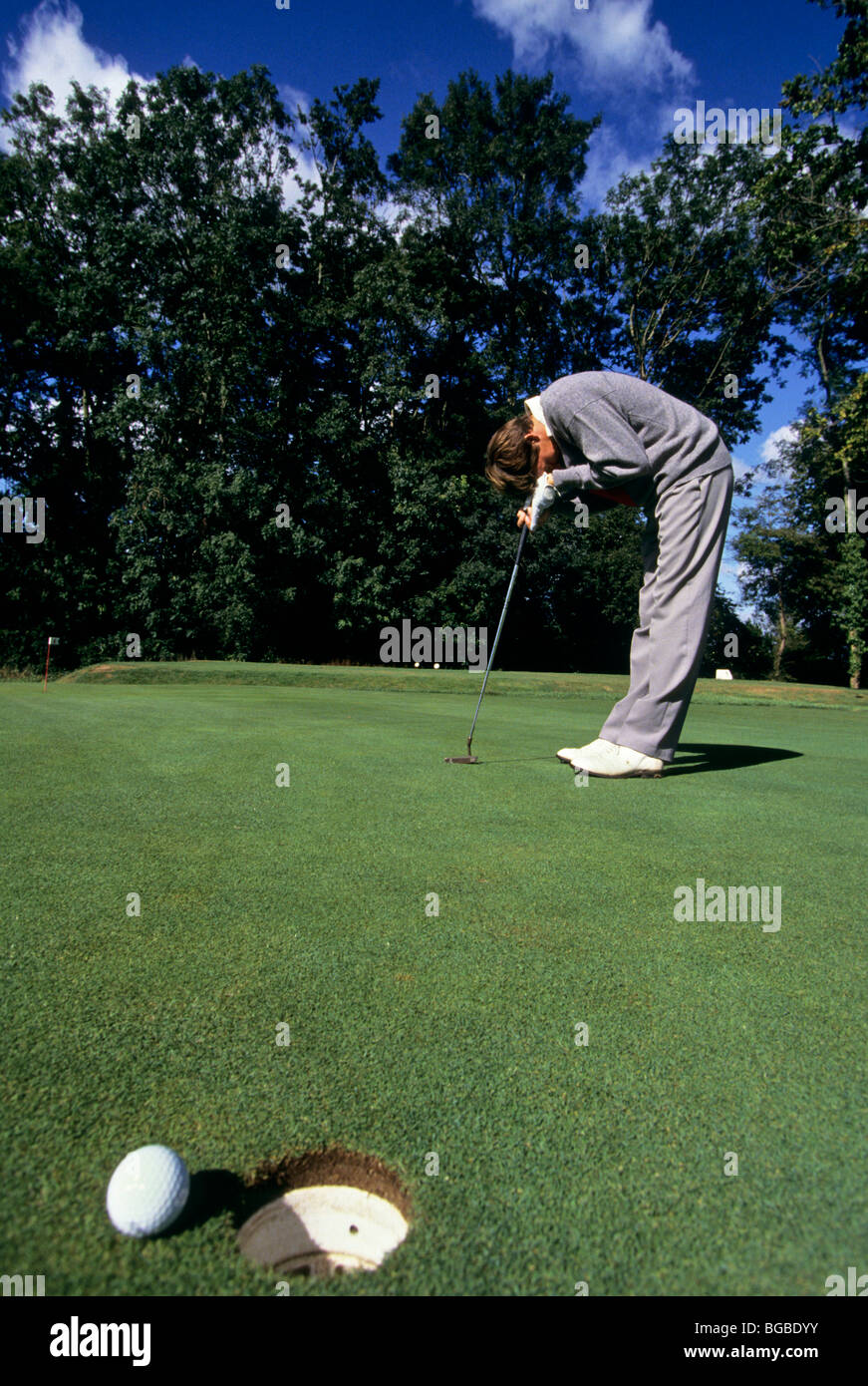 Golfer misses the hole Stock Photo - Alamy