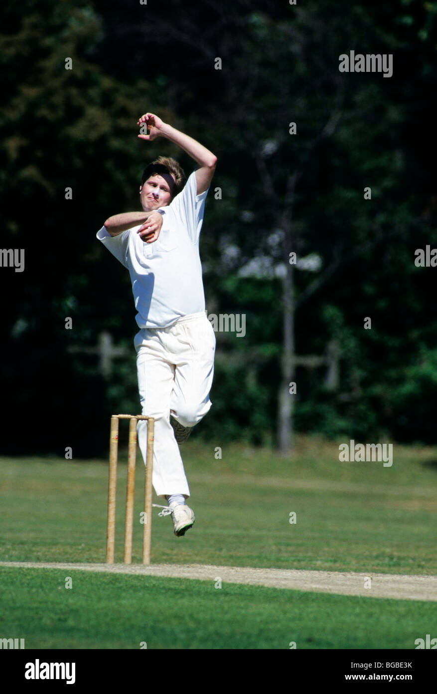 Cricket bowling bowls bowl hi-res stock photography and images - Alamy