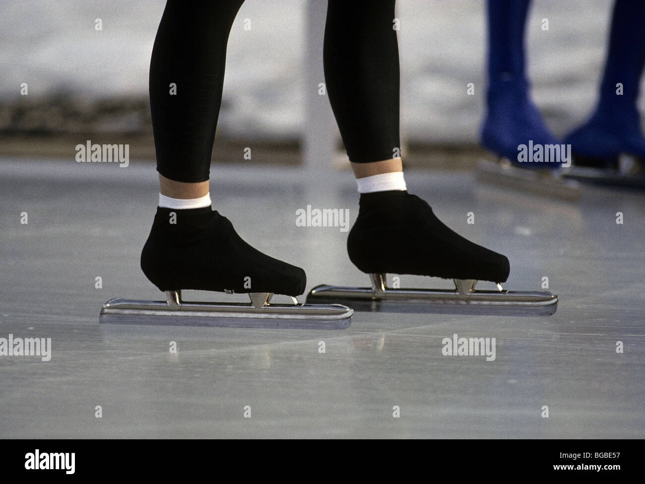 Ice skaters two people hi-res stock photography and images - Alamy