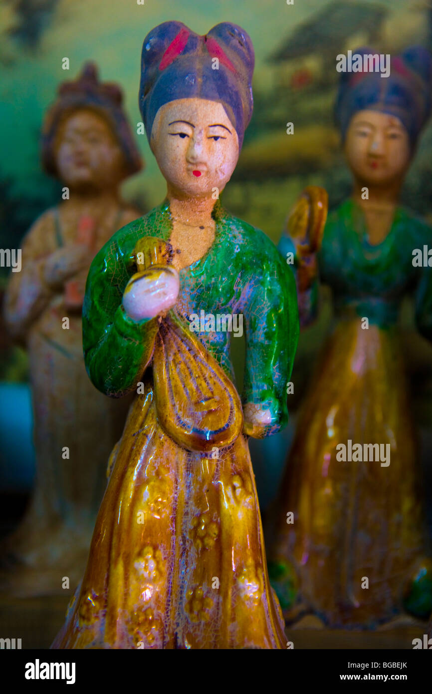 Chinese temple figures hi-res stock photography and images - Alamy