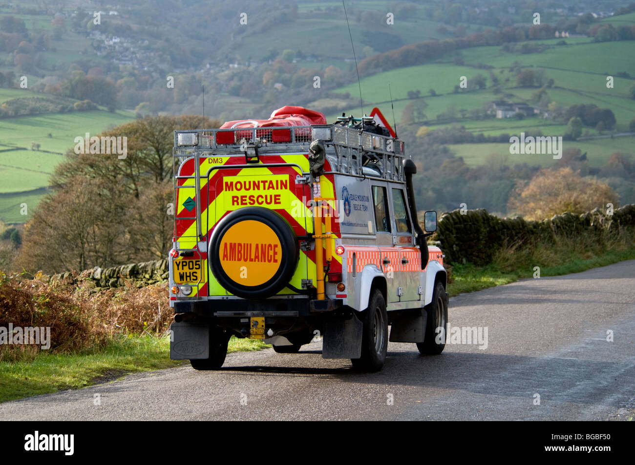 Mountain land rover rescue vehicle in the Peak District Derbyshire ...