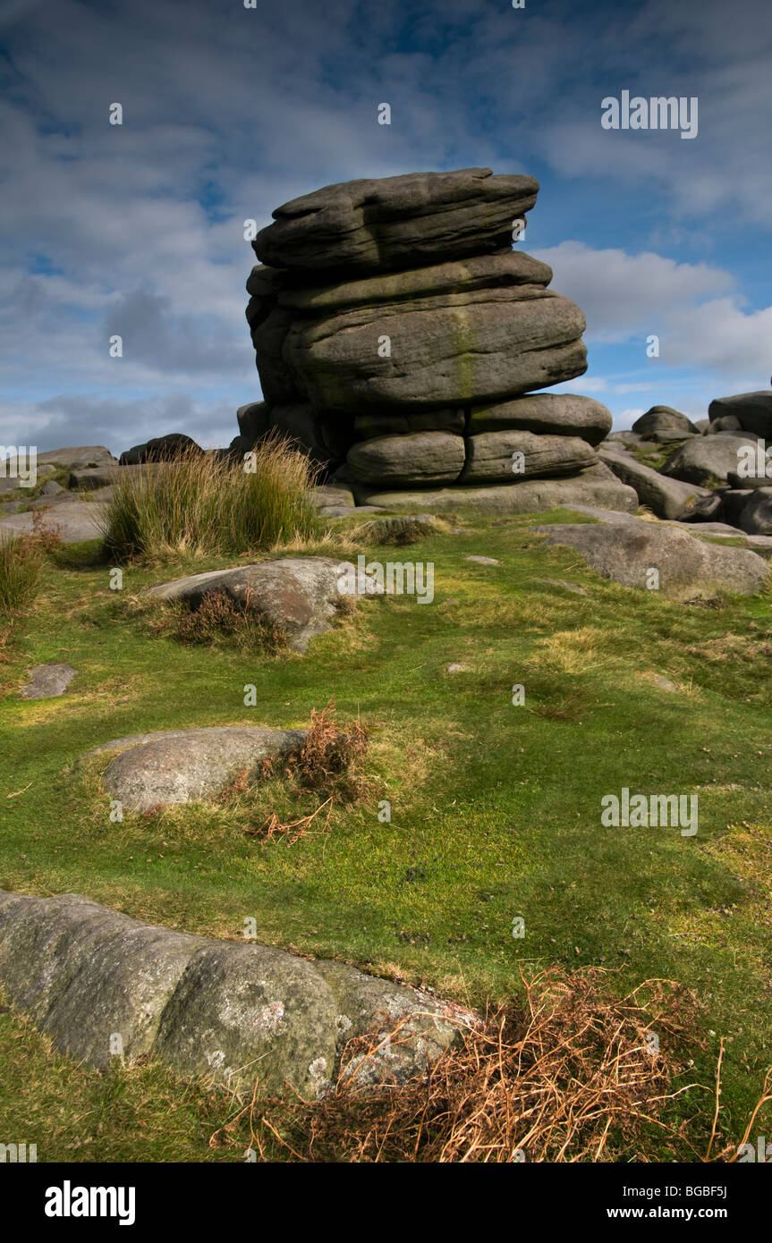 Rocky outcrops and spectacular scenery on Higger Tor in the Peak ...