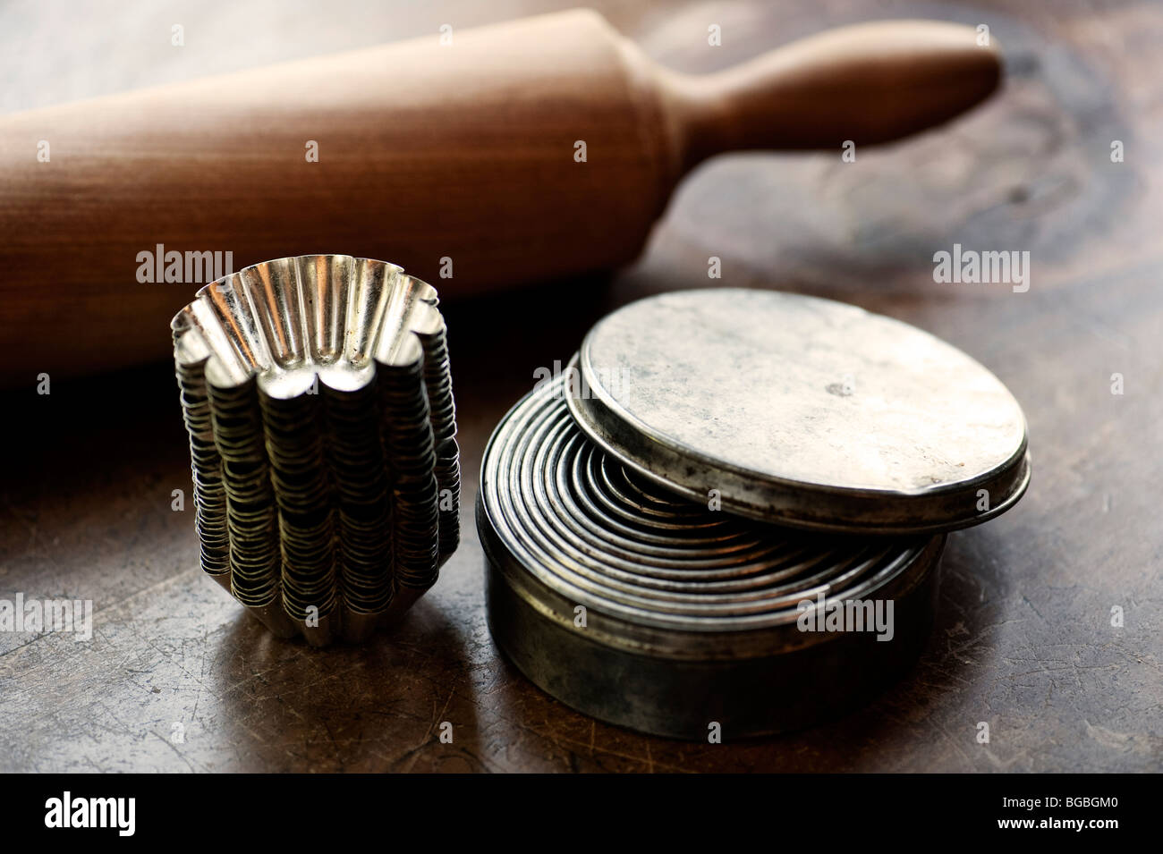 Tin molds hi-res stock photography and images - Alamy