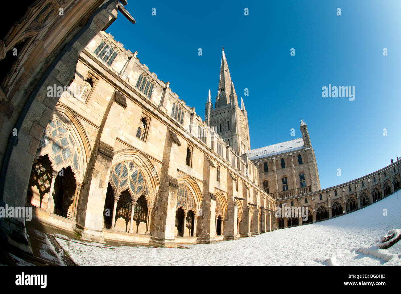 Winter norwich cathedral snow hi-res stock photography and images - Alamy