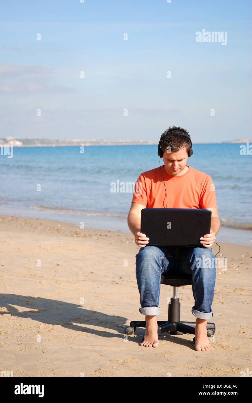 Man sat on chair hi-res stock photography and images - Alamy