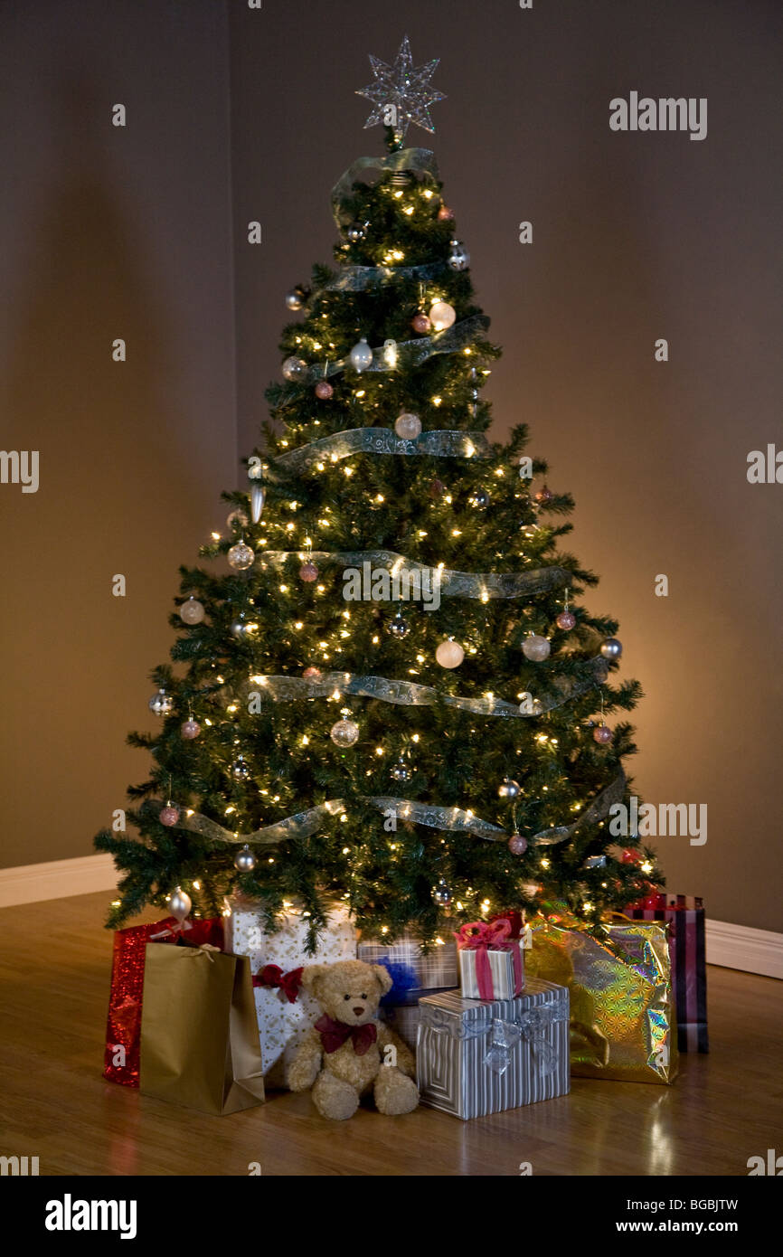 Christmas tree with presents Stock Photo - Alamy
